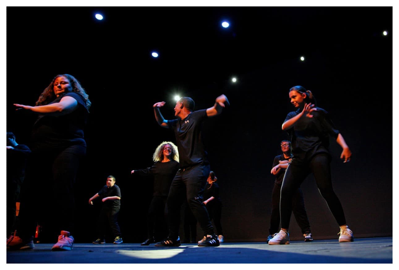 Roary The Tiger - Hull Dance